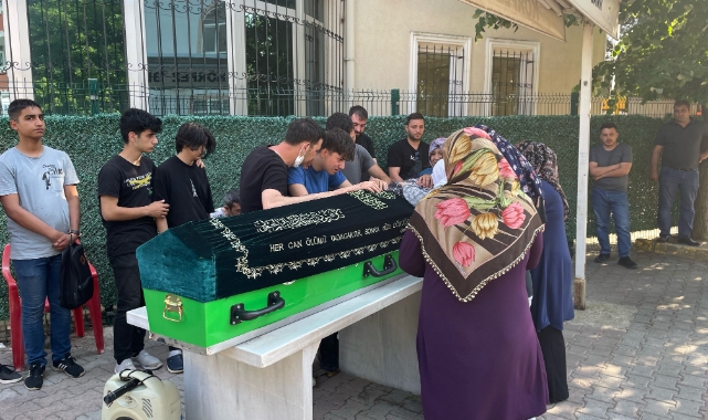 Boşanma aşamasındaki eşi tarafından vurulan kadının cenazesi defnedildi ... Boşanma aşamasındaki eşi tarafından vurulan kadının cenazesi defnedildi ...